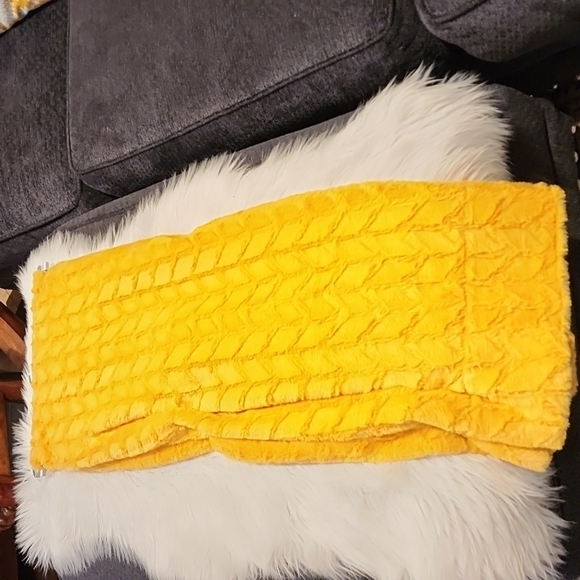 Modern Luxury Throw | Bedding | Modern Luxury Throw 5x 70in Oversized ...